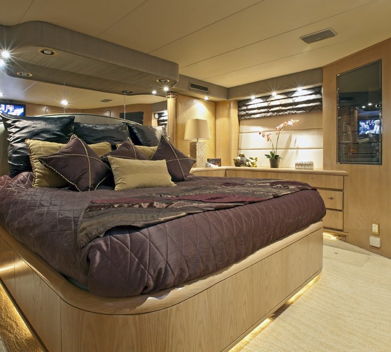 LADY LILA Yacht Charter Details, Hatteras | CHARTERWORLD Luxury Superyachts